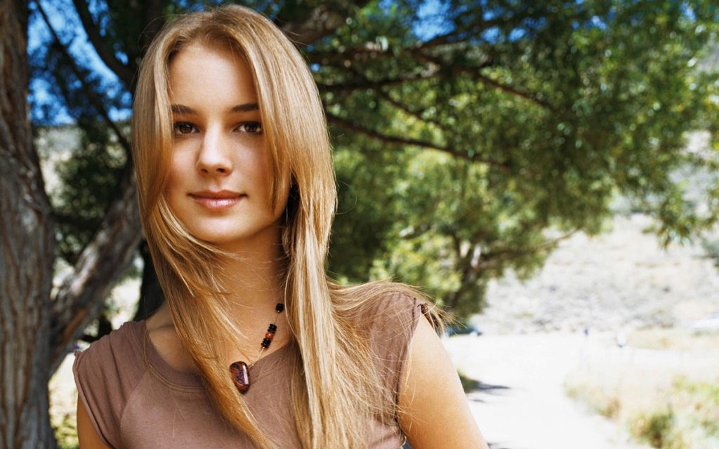 Emily VanCamp Measurements Bio, Height, Weight, Net worth & Career ...
